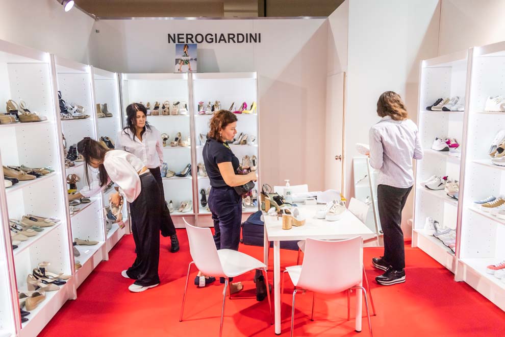 OBUV. MIR KOZHI 2023. SPRING. International Exhibition for Shoes and ...